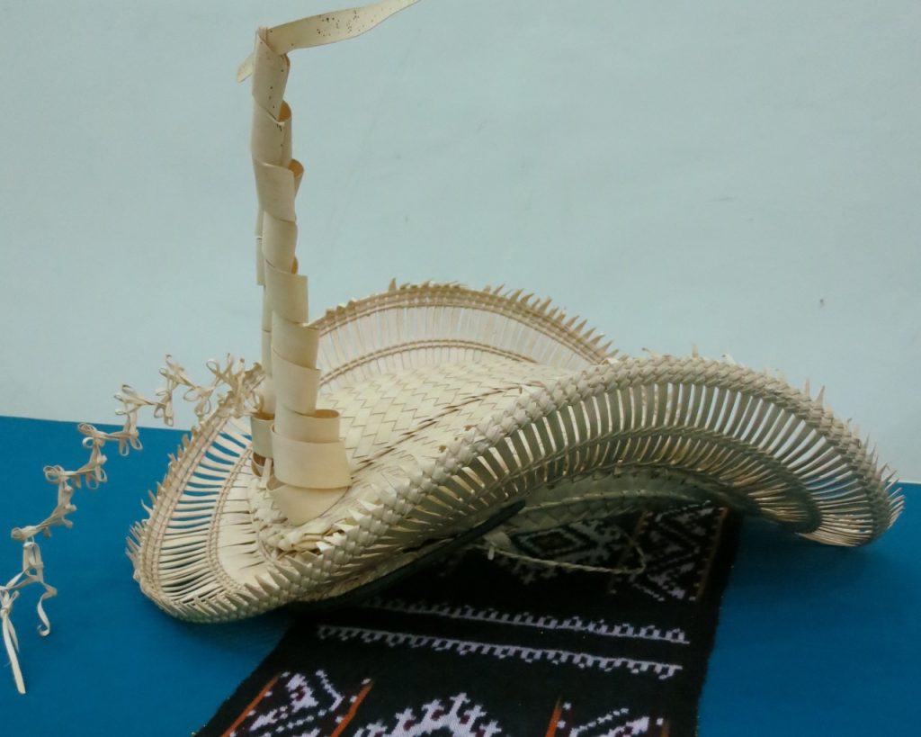 Pakaian Adat Rote: Warisan Budaya yang Menggambarkan Identitas dan ...